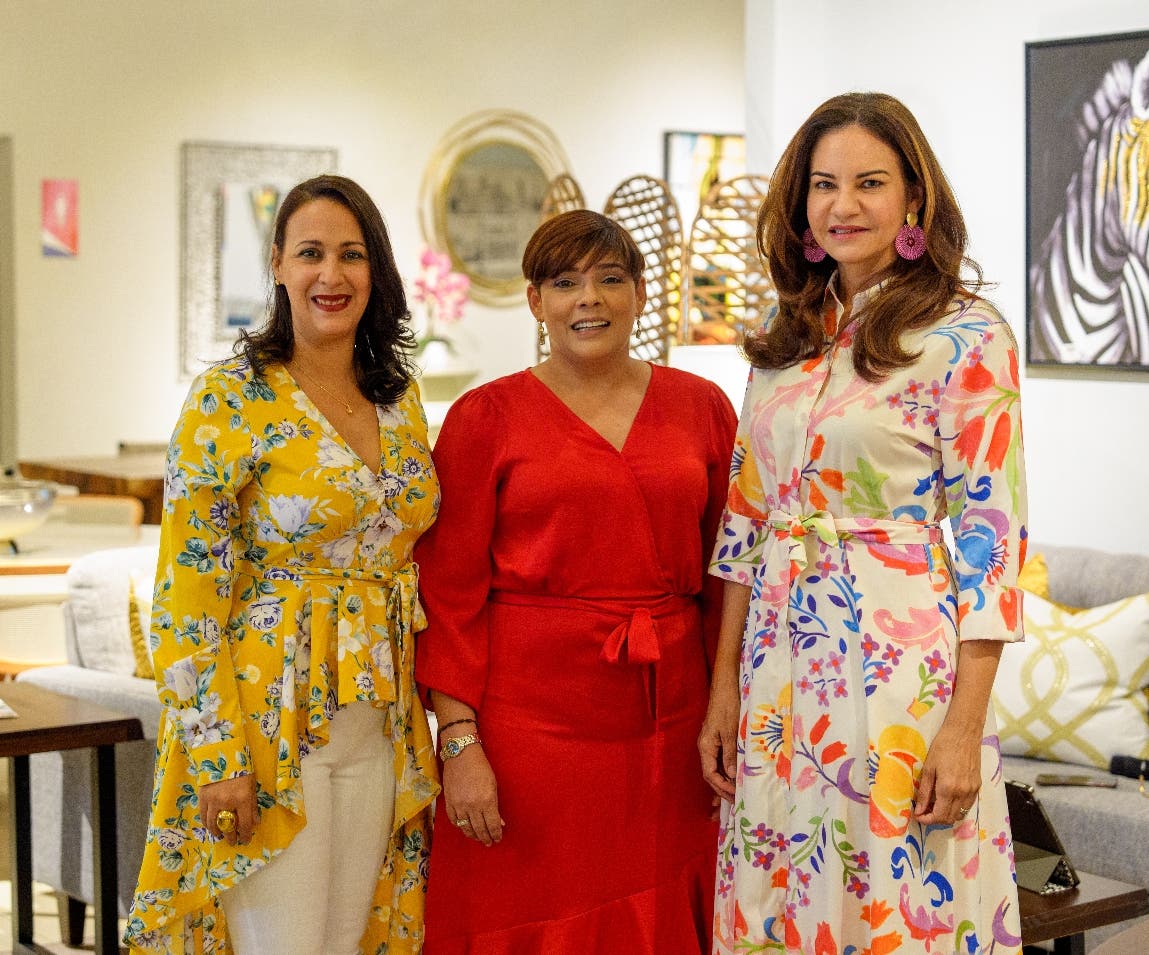 Ana Mercy Otáñez ofrece conferencia sobre la era digital - Realidades