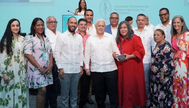 Médicos internistas reconocen legado de la Dra. Ángela Rosa - Realidades